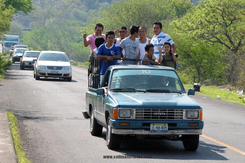 camioneta personas | Colima Noticias