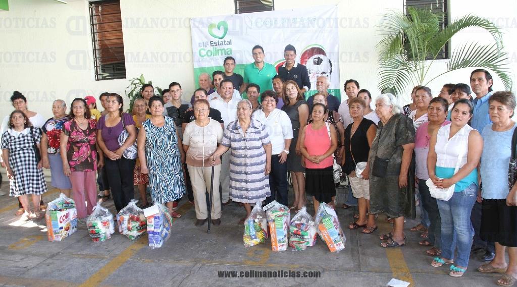 DIF Estatal y Loros de la UdeC entregan despensas a familias ...