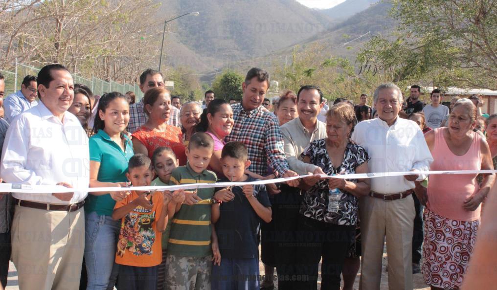 Lleva Gobernador obras a la comunidad de Tinajas | Colima Noticias