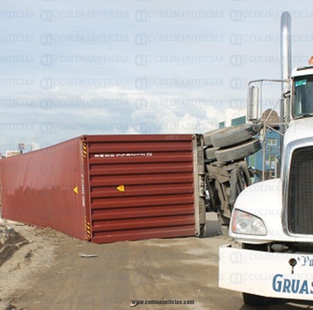 Vuelca tráiler cargado con tela en el libramiento de Tapéixtles ...