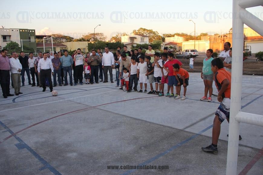 Entrega Federico Rangel cancha de usos múltiples en La Rivera | Colima Noticias
