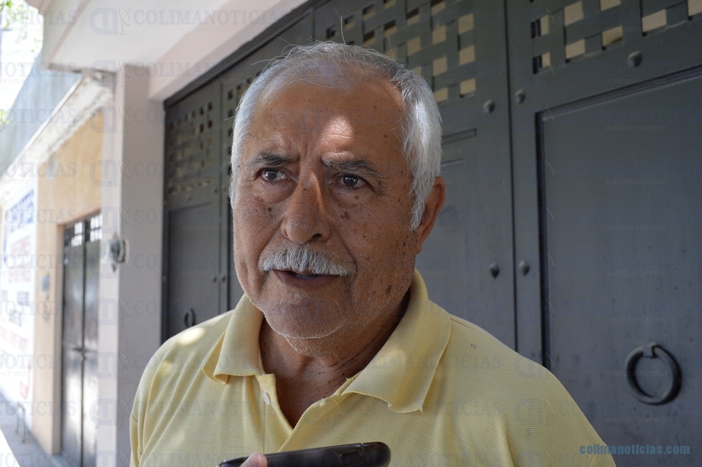 Satisfechos vecinos de la colonia San Isidro con el techado de la ...