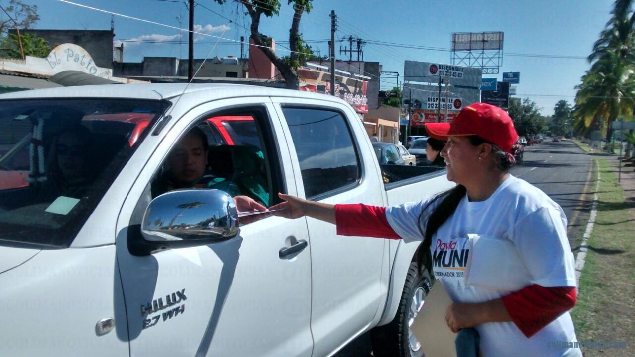 Pegan calcas a favor de Munro González | Colima Noticias