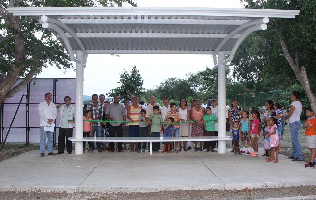 Entrega Ayuntamiento de Colima paradero de camiones en la comunidad de ...