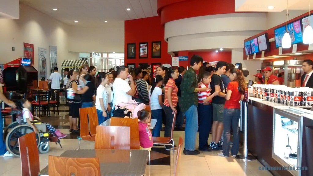 Lleva Incodis a niños y niñas con discapacidad al cine | Colima Noticias