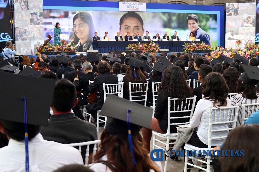 Asisten alumnos de la Universidad de Colima a graduación de Bécalos ...