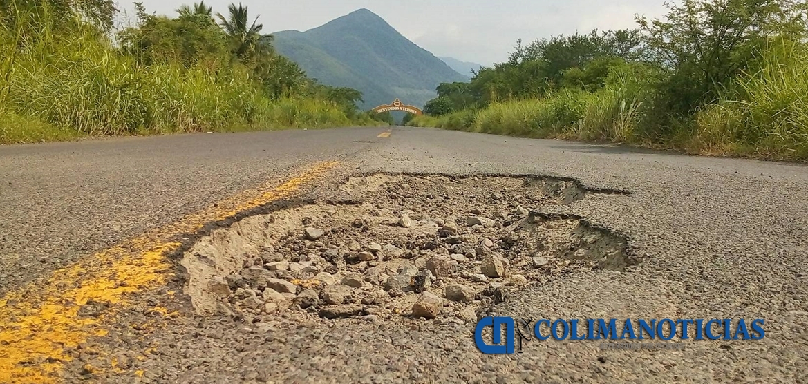 El bache de la bienvenida a Tepames | Colima Noticias
