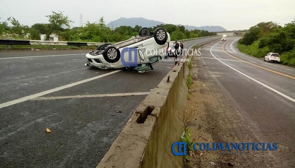 Sale ilesa tras volcadura en el Libramiento de El Naranjo | Colima Noticias