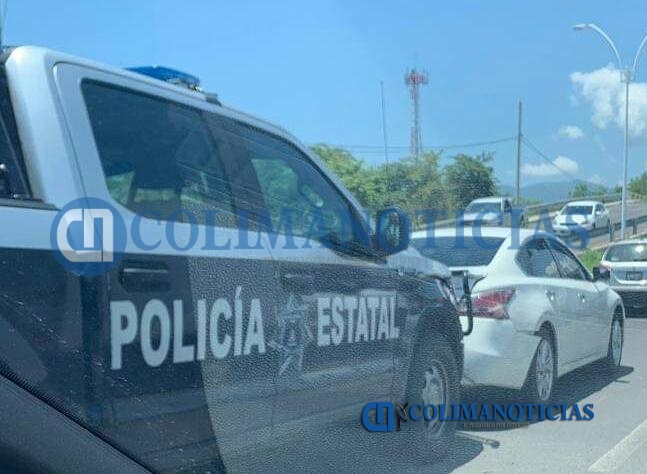 Patrulla de la PEP choca por alcance | Colima Noticias