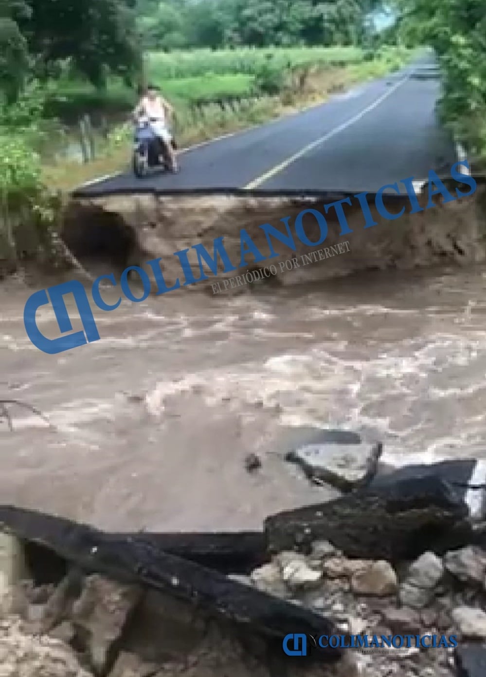Reportan carretera Camotlán-El Huizcolote, trozada por río | Colima ...