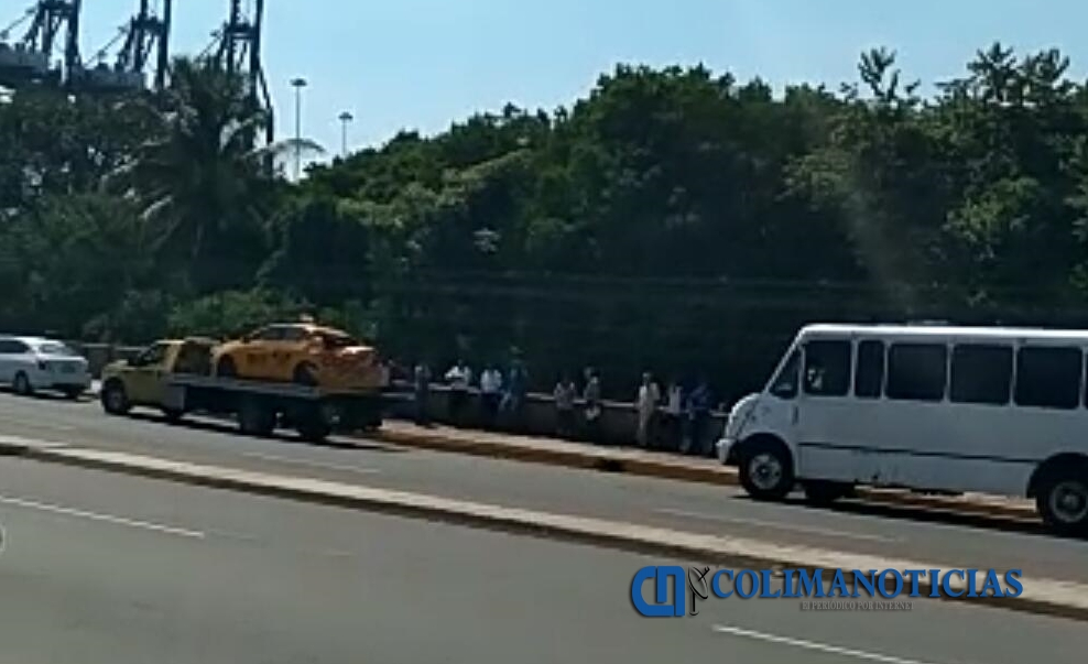 Camión Urbano Choca Contra Taxi En Manzanillo Colima Noticias