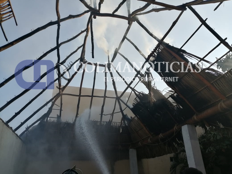Se incendia “bongo” de palapa en una vivienda en la colonia El ...