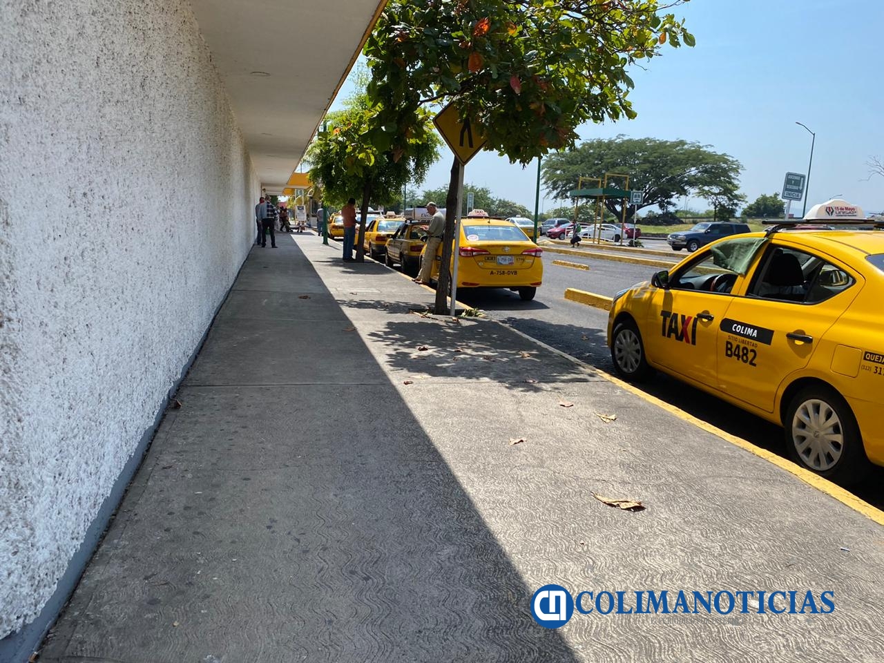 central de autobuses taxis archivo | Colima Noticias