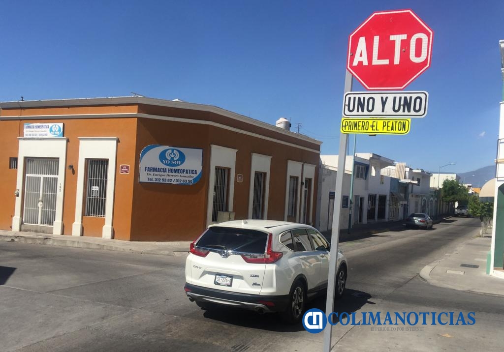 letrero de alto en colima centro | Colima Noticias