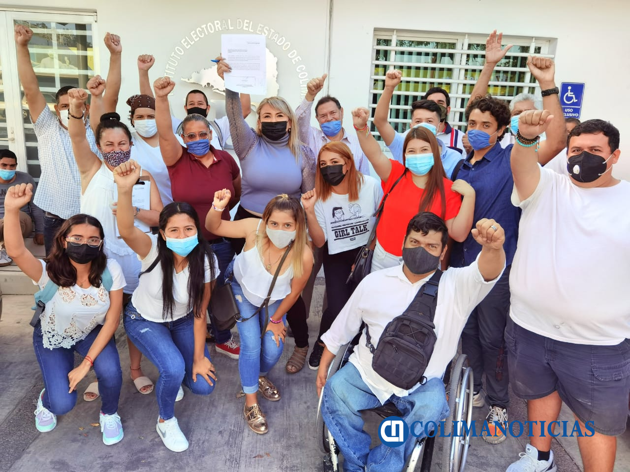 Alma Rosa Ramírez entrega firmas ante el IEE para candidatura ...