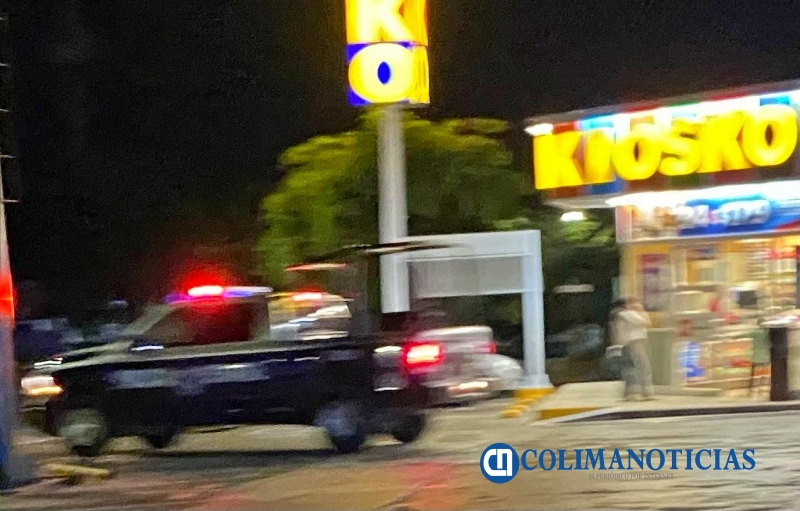 policia kiosko noche | Colima Noticias