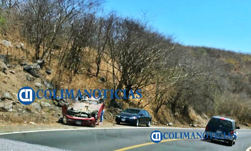 Reportan volcadura sobre la carretera Colima-Pihuamo | Colima Noticias