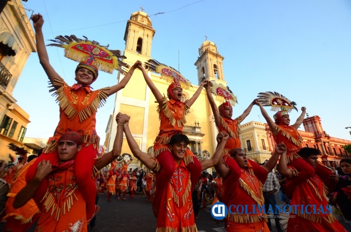 Vive Colima gran fiesta de la danza apache en el centro de la ciudad ...