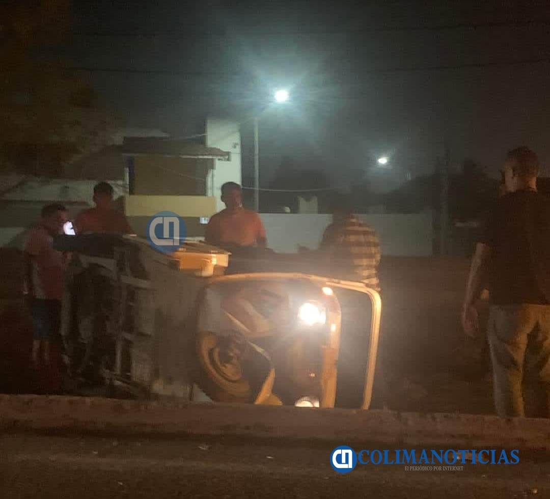 Vuelca mototaxi en el libramiento El Naranjo | Colima Noticias