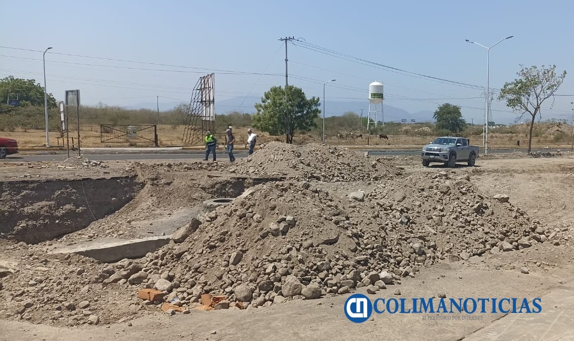 obra en Glorieta de Los Perritos | Colima Noticias