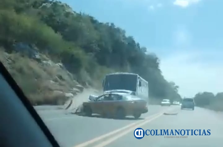 Aparatoso accidente en el libramiento El Naranjo (video) | Colima Noticias