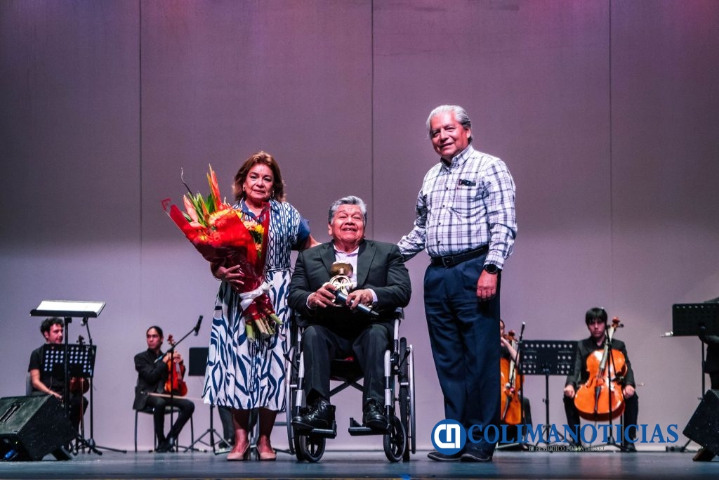 Celebran al maestro Mario Cortés por toda una vida cantando | Colima ...